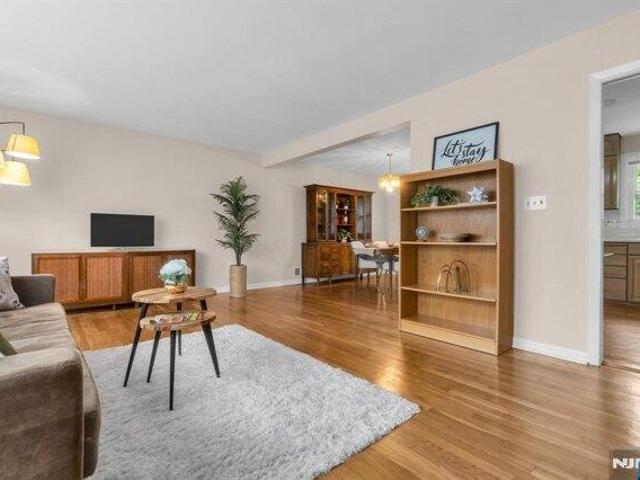 house with 3 bedroom, West Orange NJ ES105205558