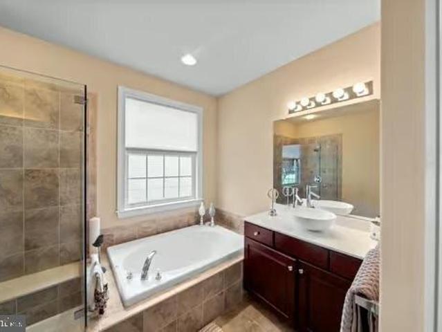 house with 3 bedroom, West Grove PA ES104898343