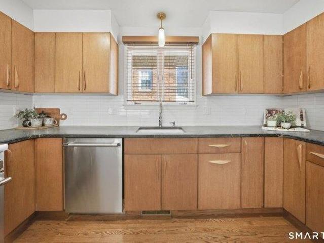 house with 3 bedroom, West Hartford CT DLS101659242