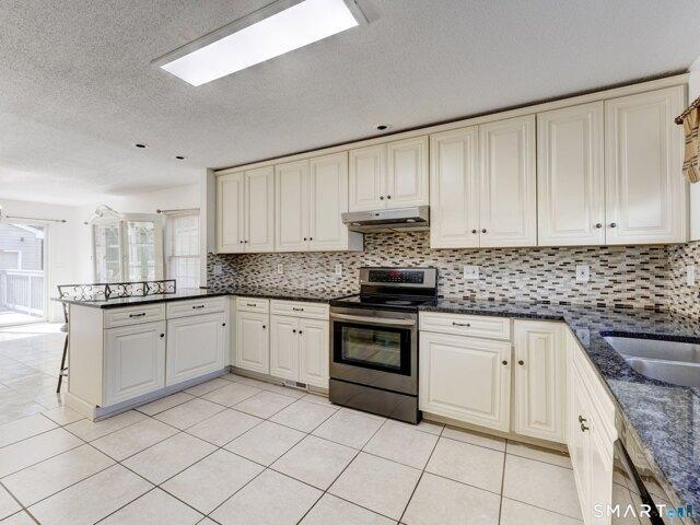 house with 3 bedroom, West Hartford CT ES104539357