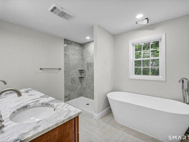 house with 3 bedroom, West Hartford CT ES105142768