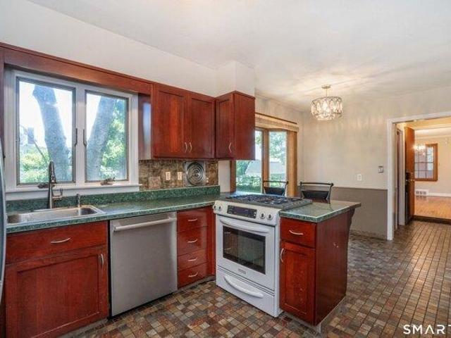 house with 3 bedroom, West Hartford CT ES105172499