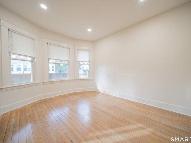 house with 3 bedroom, West Haven CT DLS102479694