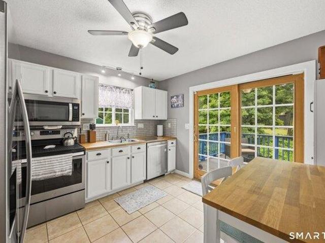 house with 3 bedroom, West Haven CT ES104296253