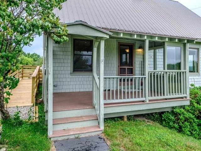 house with 3 bedroom, West Paris ME ES105125212