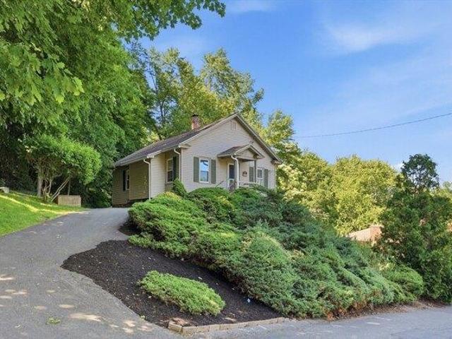 house with 3 bedroom, West Springfield MA DS104149264