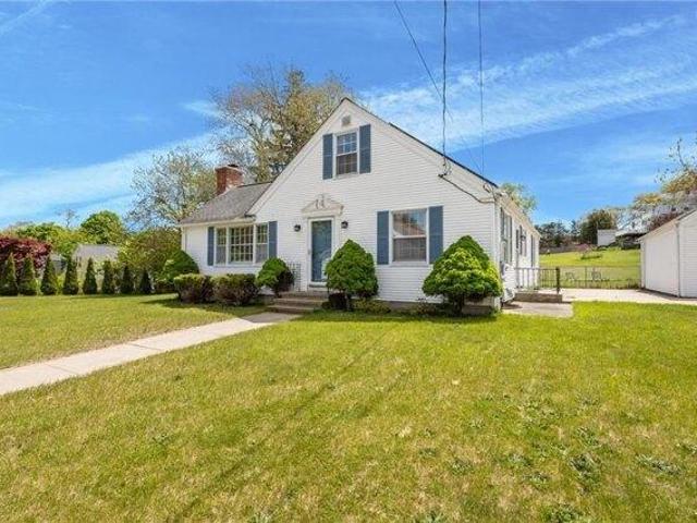 house with 3 bedroom, West Warwick RI DLS102369637