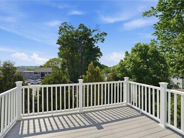 house with 3 bedroom, West Warwick RI DLS102670698