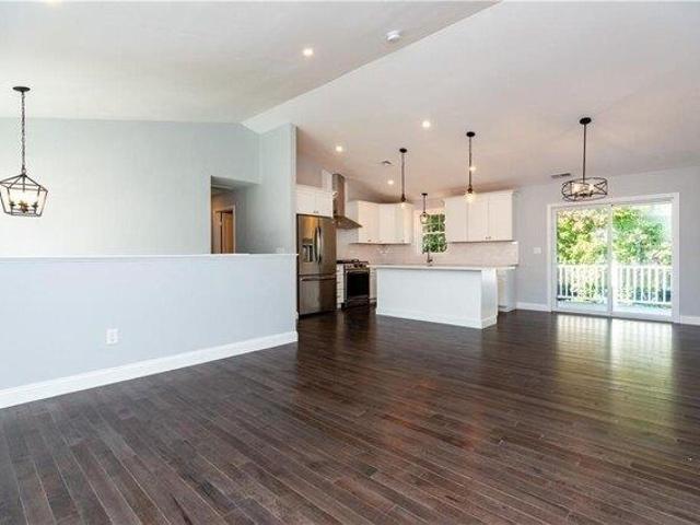 house with 3 bedroom, West Warwick RI DLS102727490