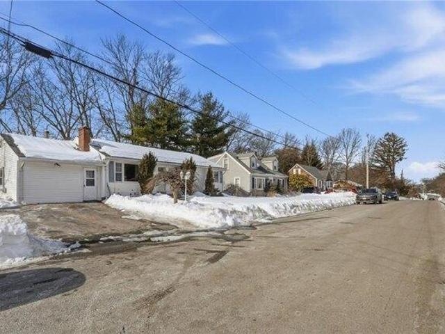 house with 3 bedroom, West Warwick RI DLS102761201