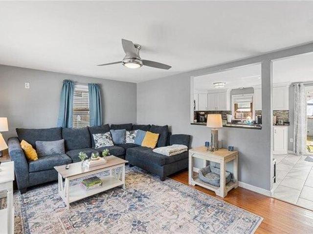 house with 3 bedroom, West Warwick RI DLS102799551