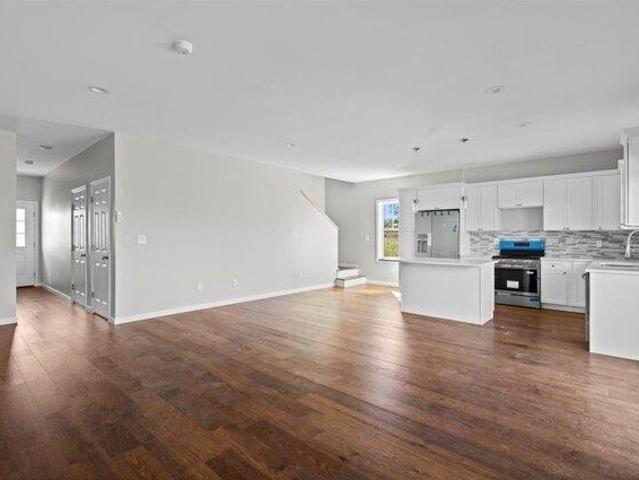 house with 3 bedroom, West Warwick RI DLS103017587