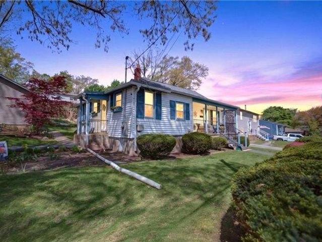 house with 3 bedroom, West Warwick RI DLS103126751