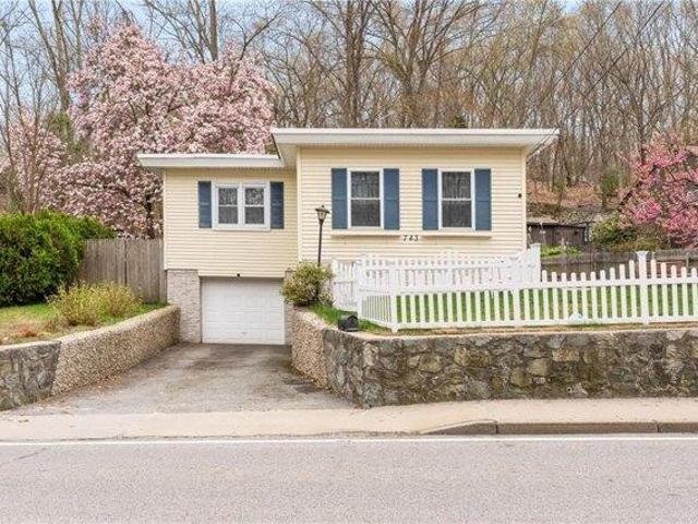 house with 3 bedroom, West Warwick RI DS101933179
