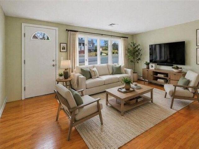 house with 3 bedroom, West Warwick RI DS102561340