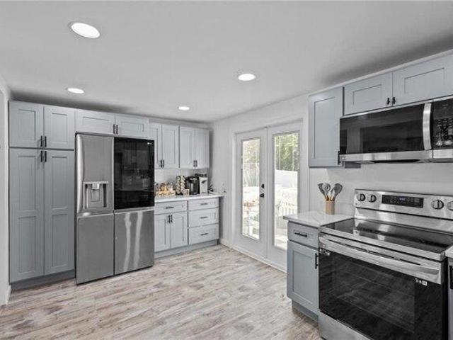house with 3 bedroom, West Warwick RI DS103663433