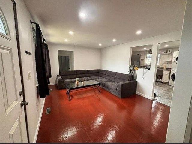 house with 3 bedroom, West Warwick RI ES103431853