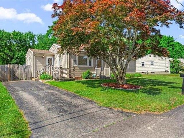 house with 3 bedroom, West Warwick RI ES103436511