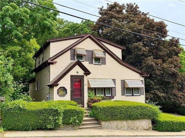 house with 3 bedroom, West Warwick RI ES103495823