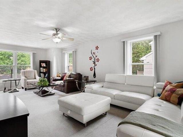 house with 3 bedroom, West Warwick RI ES103662702