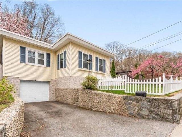 house with 3 bedroom, West Warwick RI ES103020397