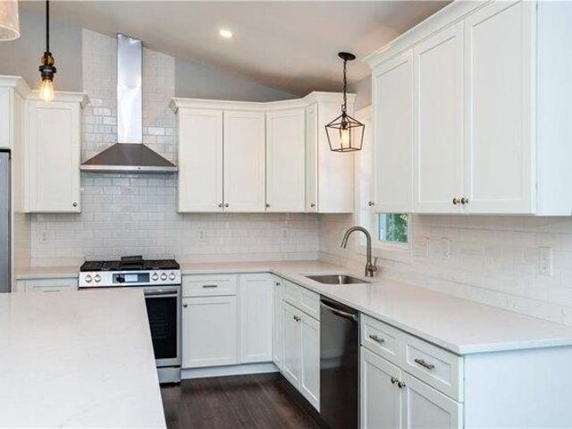house with 3 bedroom, West Warwick RI ES103124499