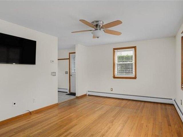 house with 3 bedroom, West Warwick RI ES103125350