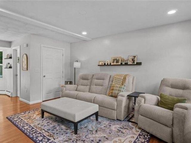 house with 3 bedroom, West Warwick RI ES104152122