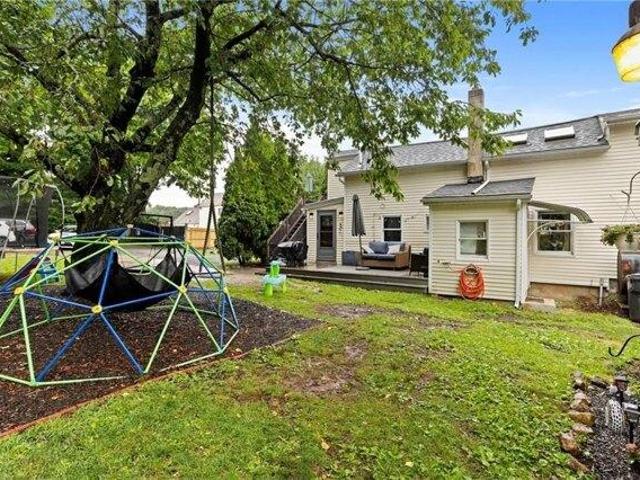 house with 3 bedroom, West Warwick RI ES104263929