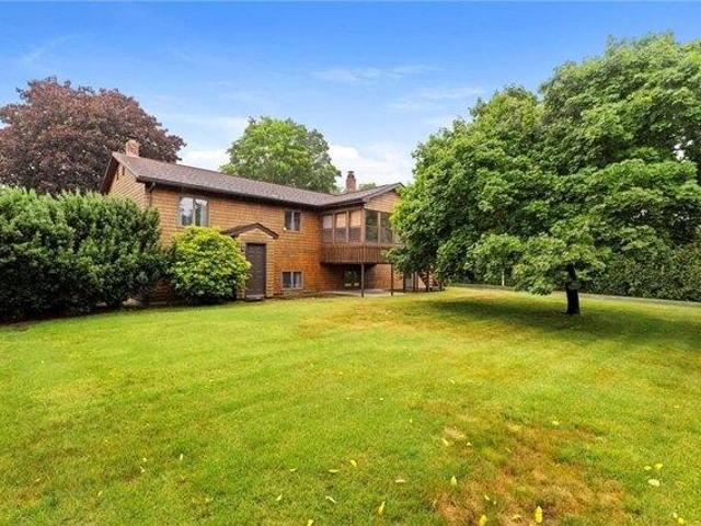 house with 3 bedroom, West Warwick RI ES104299619