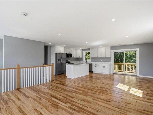 house with 3 bedroom, West Warwick RI ES105513135