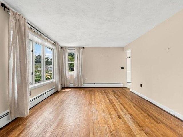 house with 3 bedroom, West Warwick RI ES105080538