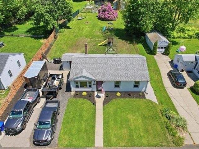 house with 3 bedroom, West Warwick RI ES105080151