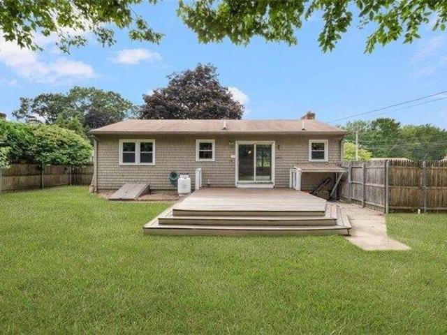 house with 3 bedroom, West Warwick RI ES105109548