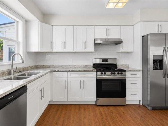 house with 3 bedroom, West Warwick RI ES105115562