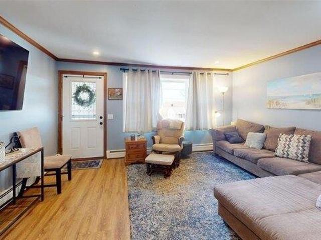 house with 3 bedroom, West Warwick RI ES105144773