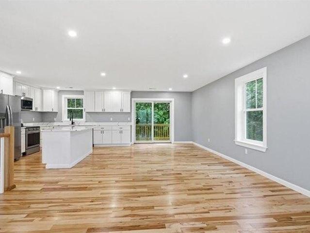 house with 3 bedroom, West Warwick RI ES105144918