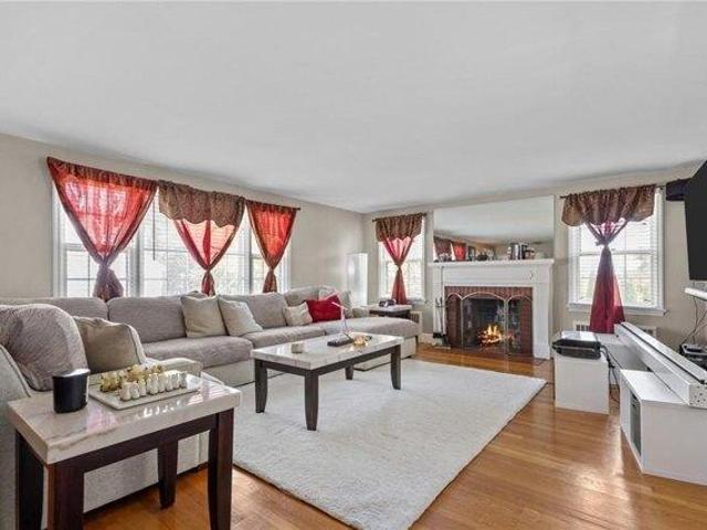 house with 3 bedroom, West Warwick RI ES105172333