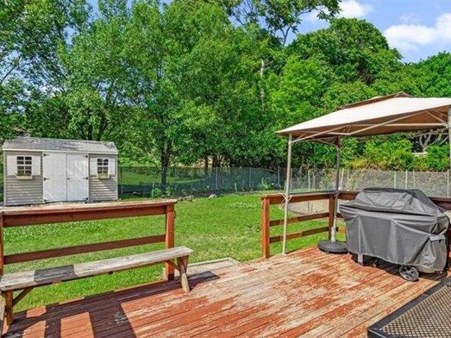 house with 3 bedroom, West Warwick RI ES105175770