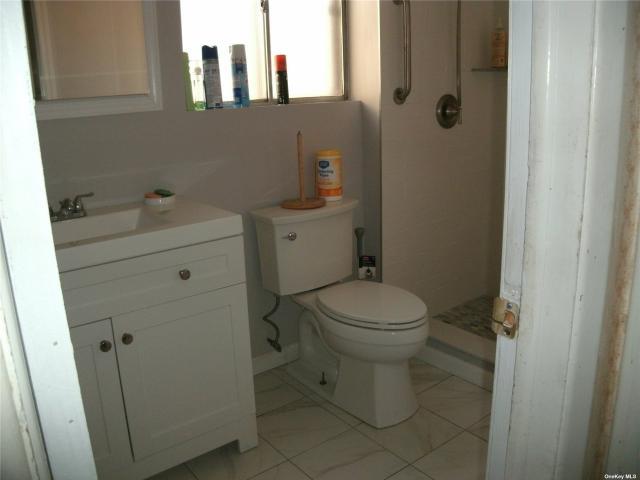 house with 3 bedroom, Westbury NY DLS72692170