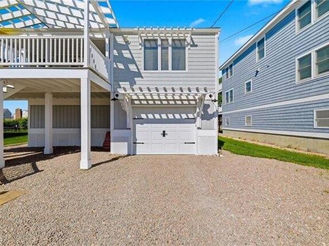 house with 3 bedroom, Westerly RI ES105113620