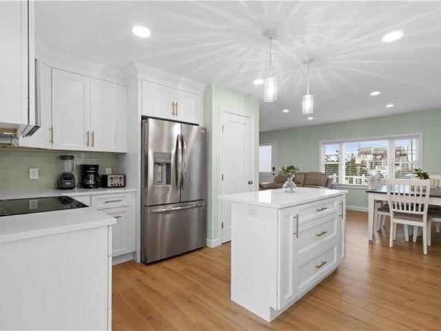house with 3 bedroom, Westerly RI ES105127174