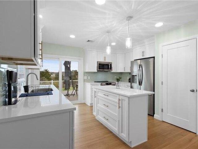 house with 3 bedroom, Westerly RI ES105203759