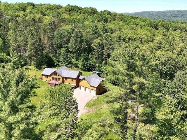 house with 3 bedroom, Westford VT ES104510832