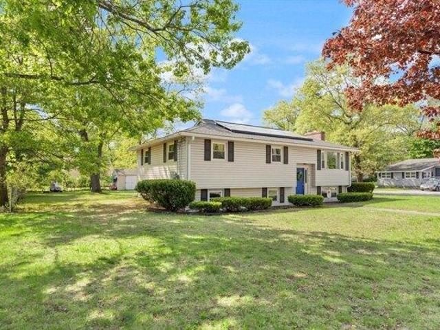 house with 3 bedroom, Westford MA DLS103100187