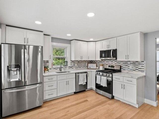 house with 3 bedroom, Westford MA ES104077980