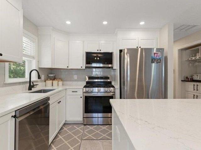 house with 3 bedroom, Westford MA ES105175979