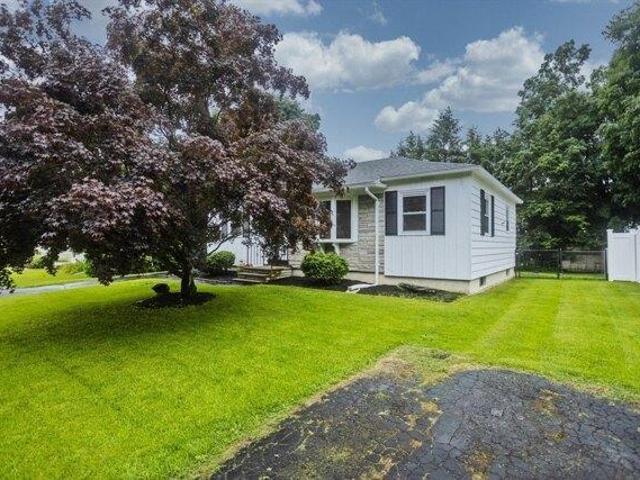 house with 3 bedroom, Westfield MA ES104848720