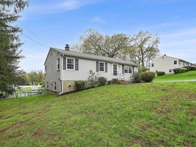 house with 3 bedroom, Westfield MA ES104907633