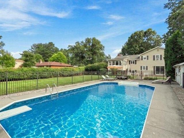 house with 3 bedroom, Westfield MA ES105117365